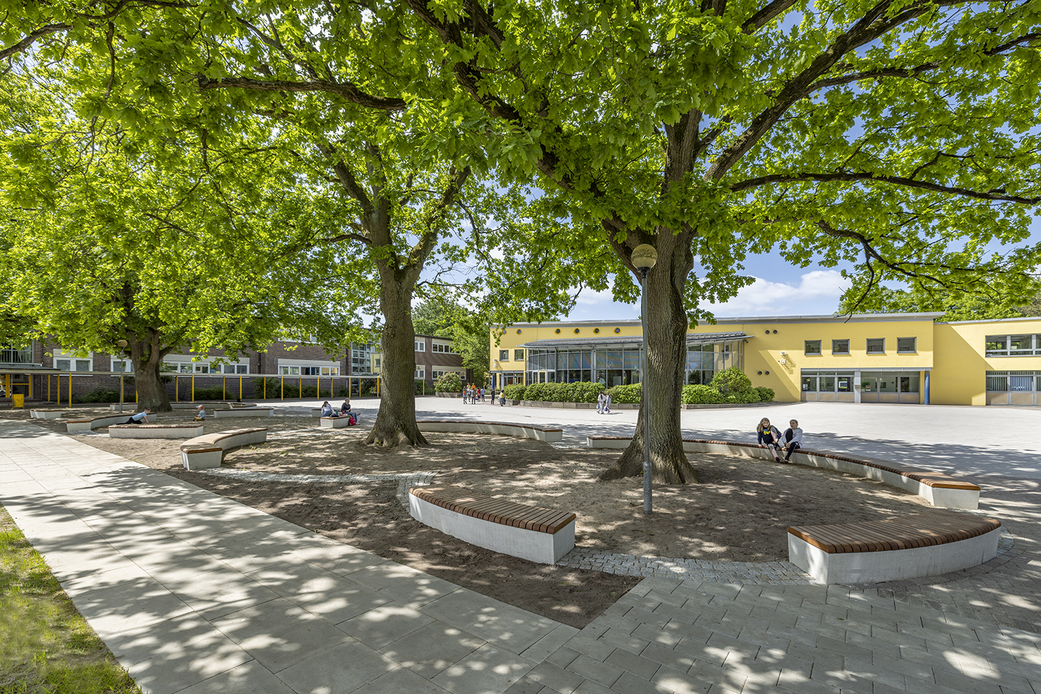 Unser Schulhof hat ein neues Gesicht bekommen! - Schule Duvenstedter Markt